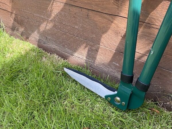 7 Best Edging Shears For Your Lawn – UK Comparison Guide
