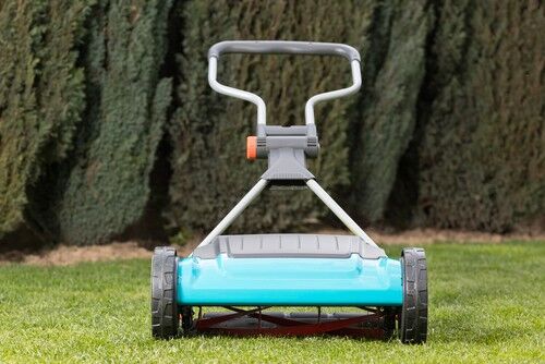 Top 5 Best Cylinder Lawn Mowers - Buyers Guide & Reviews | Pyracantha.co.uk