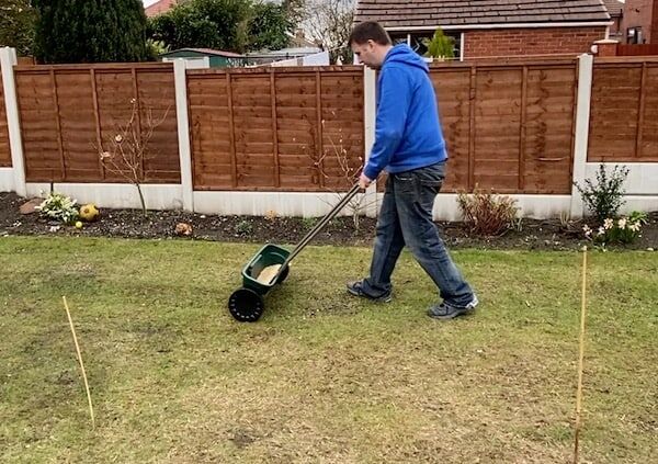Best Lawn Spreaders - 8 Models Tested - Drop vs Broadcast Spreaders