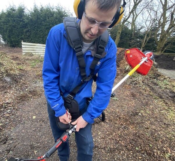 6 Best Strimmers & Brush Cutters For Brambles – Tested!