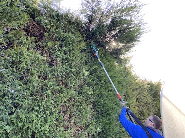 7 Best Long Reach Hedge Trimmers - User Testing, Comparison & Review