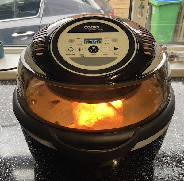 6 Best Halogen Ovens In The UK For 2021 – Some Have Air Fryers Too!