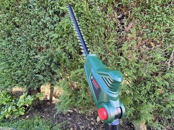 7 Best Long Reach Hedge Trimmers - User Testing, Comparison & Review