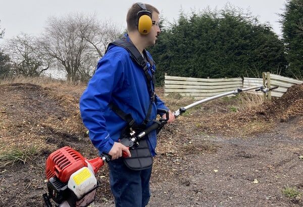 5 Best Long Reach Petrol Hedge Trimmers - Tested & Review