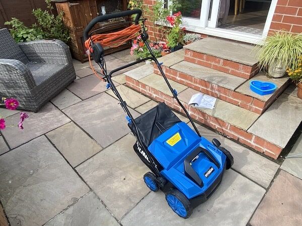 Top 5 Best Artificial Grass Vacuums and Brushes - UK Reviews