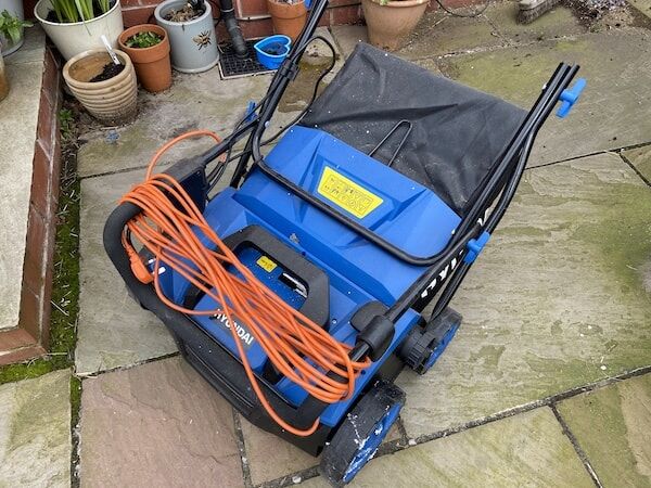 Top 5 Best Artificial Grass Vacuums and Brushes - UK Reviews