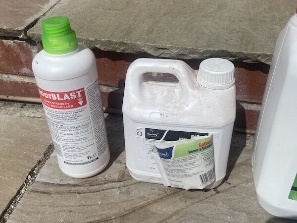 Best Weed Killer for Driveways, Block Paving & PatiosPyracantha.co.uk
