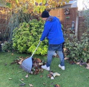 5 Best Leaf Rakes - My Favourite Rakes For Professional Gardening
