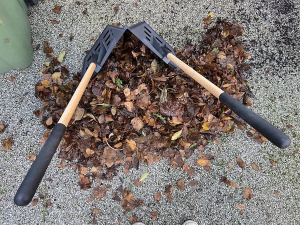 5 Best Leaf Grabbers I Use For Collecting Leaves Professionaly